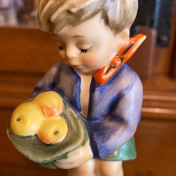 Hummel | Accents | Tm6 Gift From A Friend Hummel Goebel 435 | Poshmark